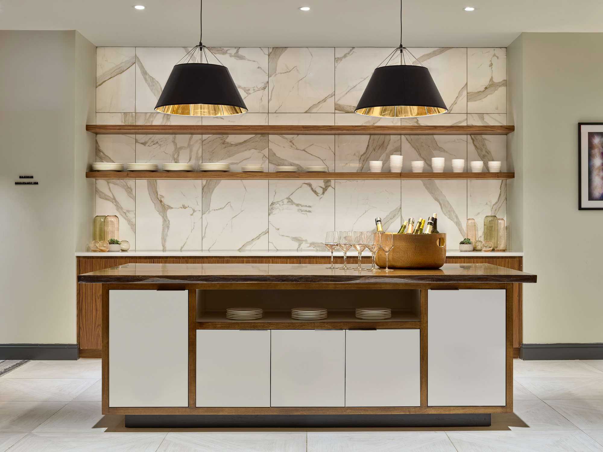 Mansion 30'' x 30'' Lounge (M) | Products | AKDO