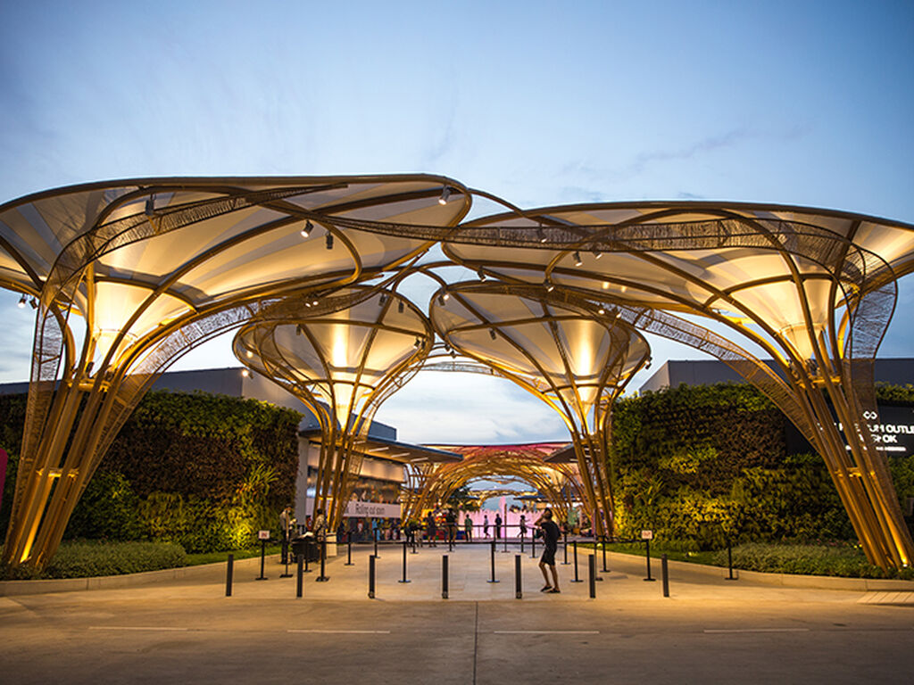 Siam Premium Outlets, Thailand - LIGMAN - EN