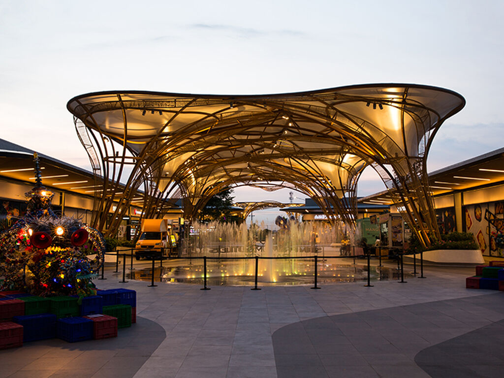 Siam Premium Outlets, Thailand - LIGMAN - EN