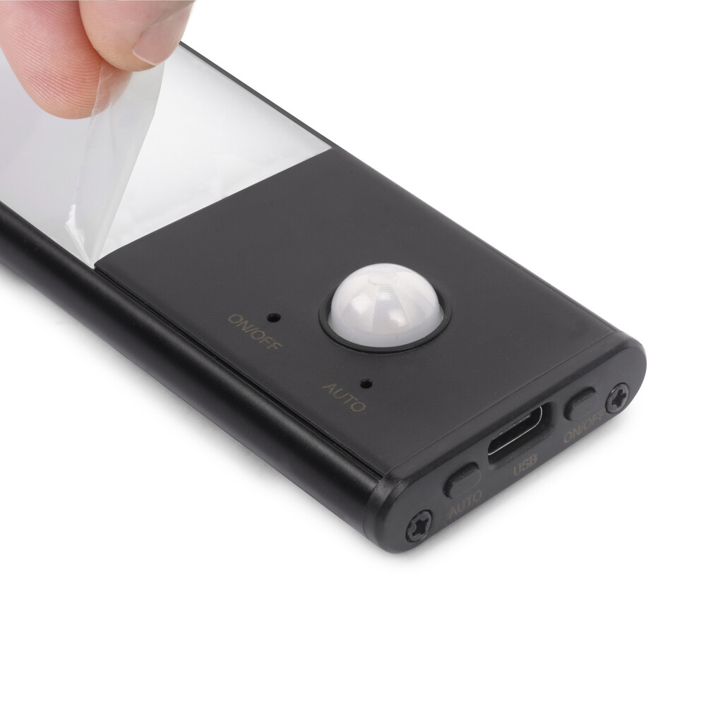 Kaus Black USB rechargeable LED wall light | Emuca