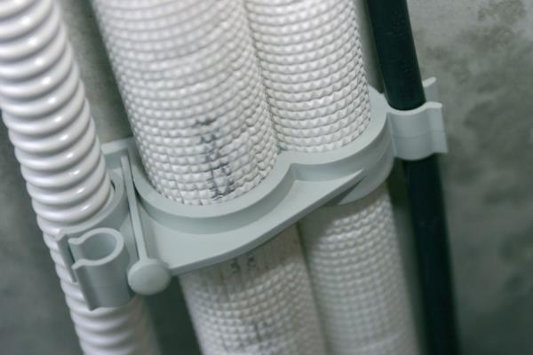 Multi-leidingbeugel Airco 5v 10-32mm wit kopen? | InstallatieBalie.nl