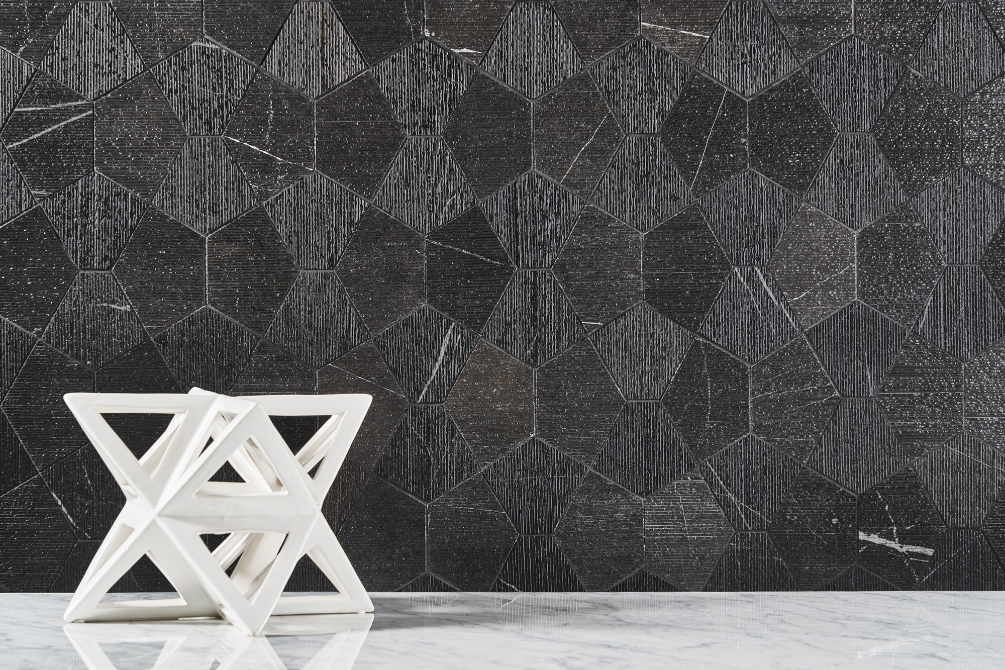 Pose Poli Tulip Black (Combed) | Products | AKDO Tile Dealers